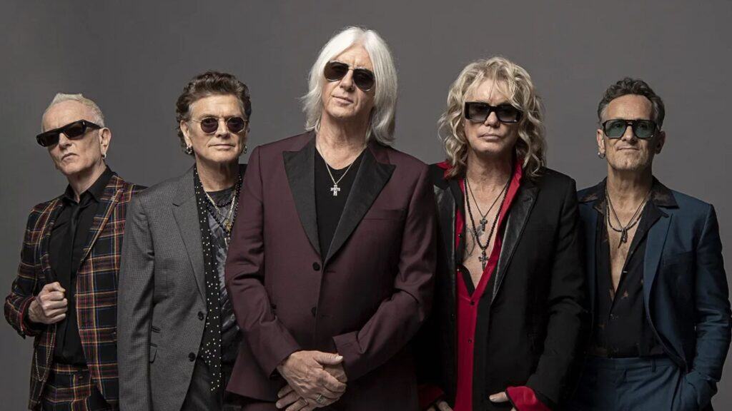 Def Leppard Extends 2026 World Tour With Extreme, Adds Dates In North ...
