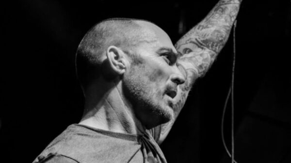 Snot Vocalist Andy Knapp Sustains 'Significant Leg Injury' In Stage ...